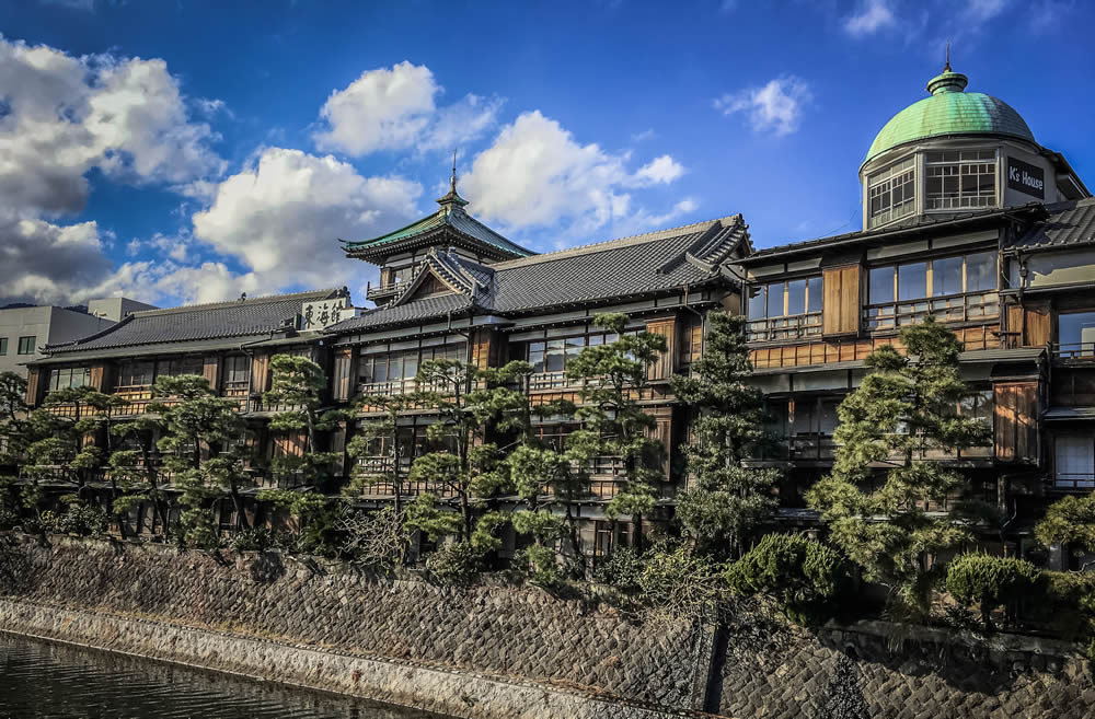 Tokaikan, a former old Ryokan at Izu - Japan by web