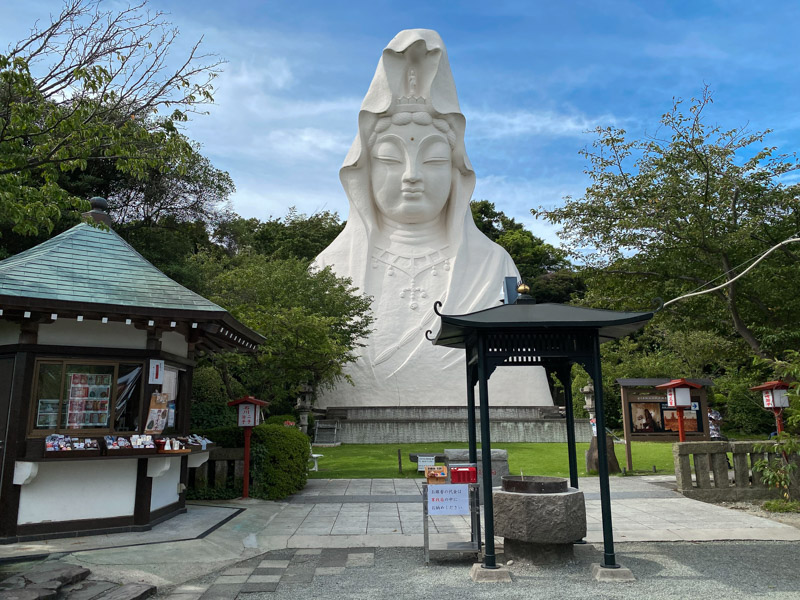 Kamakura: Ofuna Kannon - Japan by web