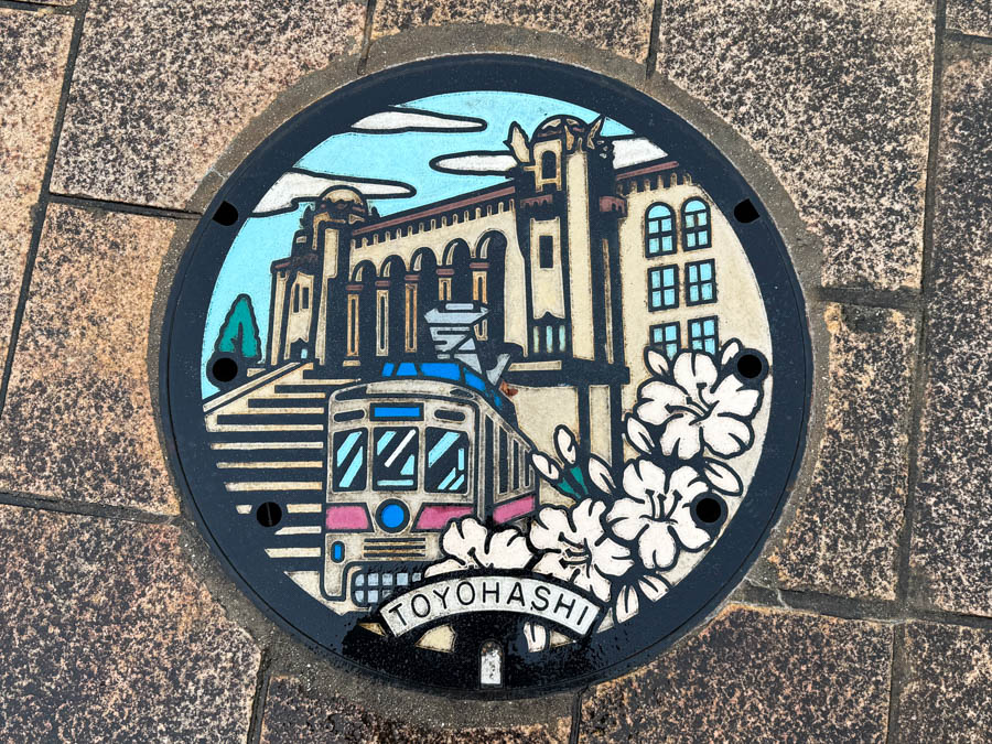 Manhole covers in Toyohashi City, Aichi Prefecture - Japan by web